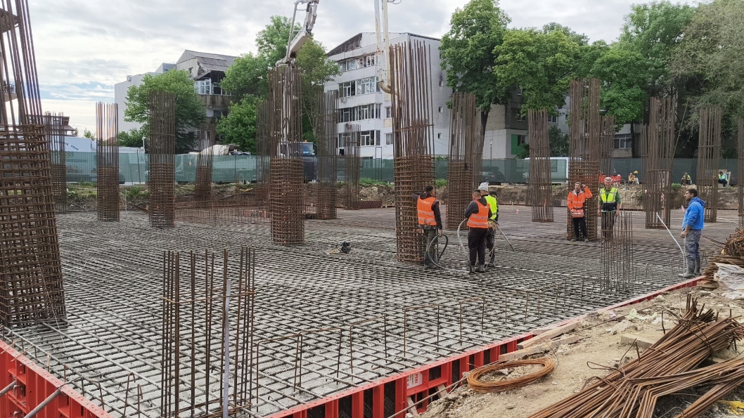 Primul bloc turn din Bârlad, de după '89, se construiește pe strada ...